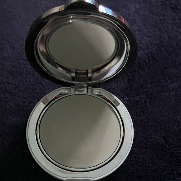 Toty | Makeup | Toty Foundation In A Ilumina Compact Case Color Is ...